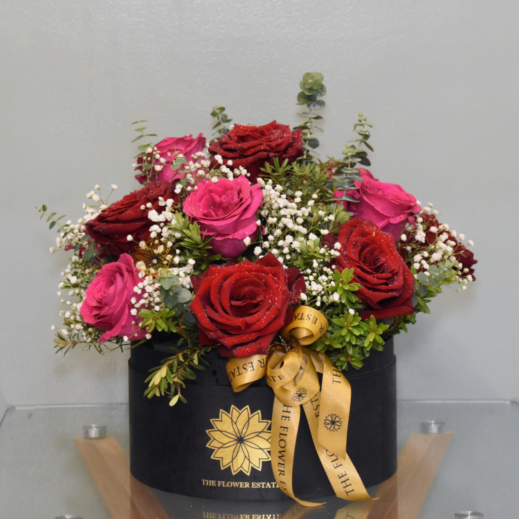 Round Estate Box with 1 dozen Ecuadorian Roses (Red & Fuchsia) - The ...